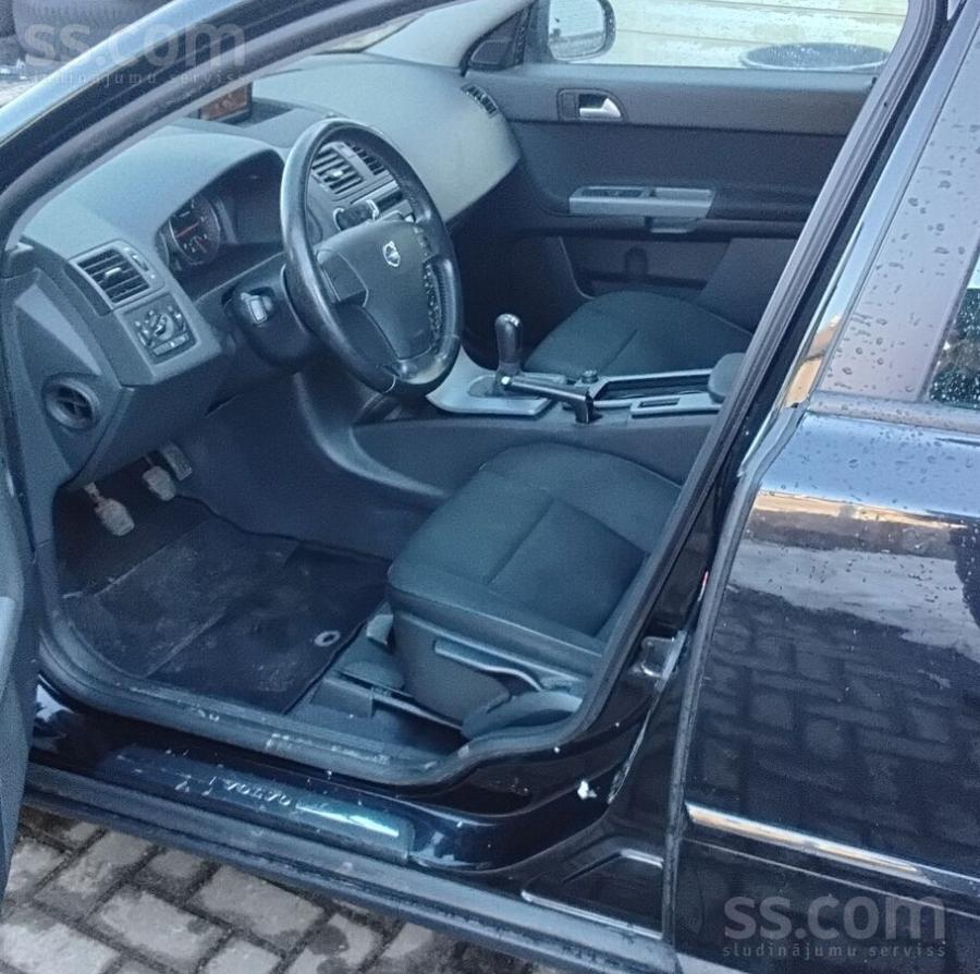 Черный Вольво В50 2011 в Рига, объемом двигателя 1.60 л и пробегом 273 тыс. км за 2999 €, фото 24 на AUTOMOTO.COM.LV