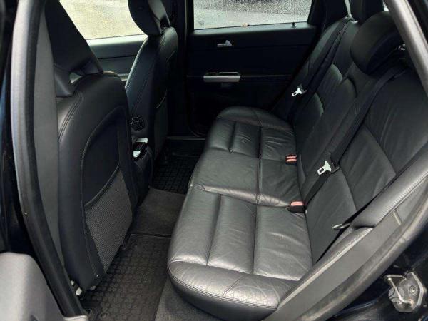 Black Volvo V50 2011 in Riga, with an engine capacity of 1.56 L and mileage of 253 thousand km for 2950 €, photo 7 on AUTOMOTO.COM.LV