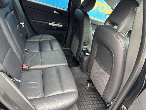 Black Volvo V50 2011 in Riga, with an engine capacity of 1.56 L and mileage of 253 thousand km for 2950 €, photo 9 on AUTOMOTO.COM.LV