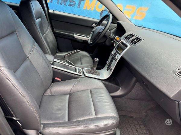 Black Volvo V50 2011 in Riga, with an engine capacity of 1.56 L and mileage of 253 thousand km for 2950 €, photo 10 on AUTOMOTO.COM.LV