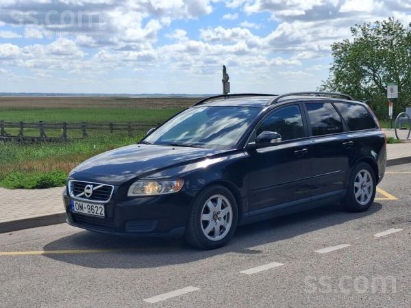Melns Volvo V50 2011 Liepāja, ar dzinēja tilpumu 1.60 L un nobraukumu 194 tūkst. km par 3300 €, foto 1 vietnē AUTOMOTO.COM.LV