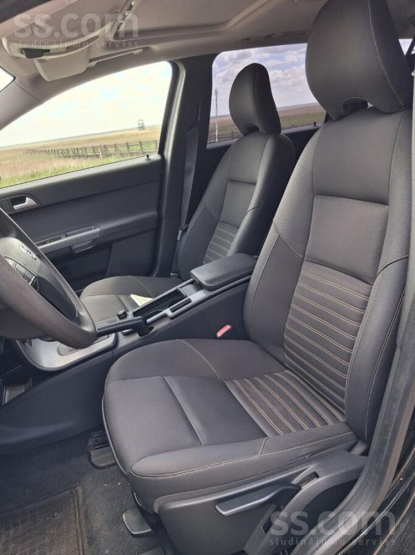 Melns Volvo V50 2011 Liepāja, ar dzinēja tilpumu 1.60 L un nobraukumu 194 tūkst. km par 3300 €, foto 7 vietnē AUTOMOTO.COM.LV
