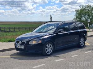Melns Volvo V50 2011 Liepāja, ar dzinēja tilpumu 1.60 L un nobraukumu 194 tūkst. km par 3300 €, foto  vietnē AUTOMOTO.COM.LV