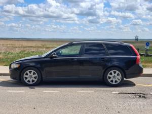 Melns Volvo V50 2011 Liepāja, ar dzinēja tilpumu 1.60 L un nobraukumu 194 tūkst. km par 3300 €, foto 3 vietnē AUTOMOTO.COM.LV