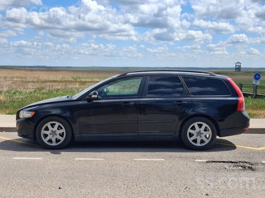 Melns Volvo V50 2011 Liepāja, ar dzinēja tilpumu 1.60 L un nobraukumu 194 tūkst. km par 3300 €, foto 3 vietnē AUTOMOTO.COM.LV