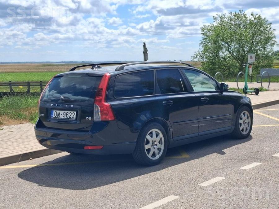 Melns Volvo V50 2011 Liepāja, ar dzinēja tilpumu 1.60 L un nobraukumu 194 tūkst. km par 3300 €, foto 5 vietnē AUTOMOTO.COM.LV