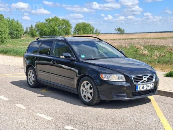 Black Volvo V50 2011 in Liepaja, with an engine capacity of 1.60 L and mileage of 194 thousand km for 3300 €, photo 6 on AUTOMOTO.COM.LV