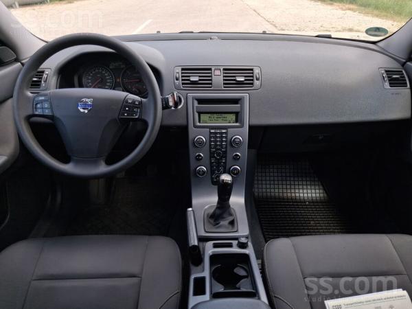 Black Volvo V50 2011 in Liepaja, with an engine capacity of 1.60 L and mileage of 194 thousand km for 3300 €, photo 9 on AUTOMOTO.COM.LV