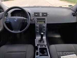 Melns Volvo V50 2011 Liepāja, ar dzinēja tilpumu 1.60 L un nobraukumu 194 tūkst. km par 3300 €, foto 10 vietnē AUTOMOTO.COM.LV