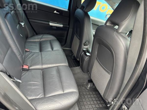 Black Volvo V50 2011 in Riga, with an engine capacity of 1.60 L and mileage of 253 thousand km for 3350 €, photo 8 on AUTOMOTO.COM.LV