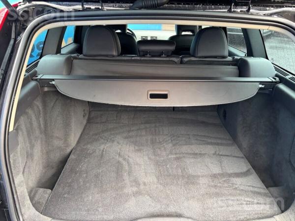 Black Volvo V50 2011 in Riga, with an engine capacity of 1.60 L and mileage of 253 thousand km for 3350 €, photo 9 on AUTOMOTO.COM.LV