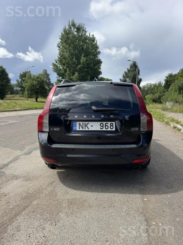 Black Volvo V50 2011 in Riga, with an engine capacity of 2.00 L and mileage of 361 thousand km for 3390 €, photo 5 on AUTOMOTO.COM.LV