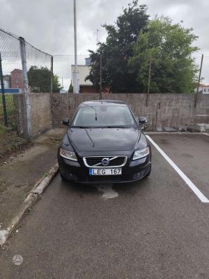 Black Volvo V50 2011 in Klaipeda, with an engine capacity of 2.00 L and mileage of 299 thousand km for 800 €, photo 3 on AUTOMOTO.COM.LV