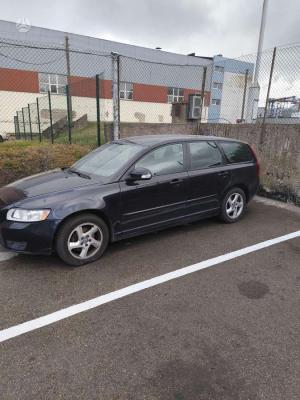 Black Volvo V50 2011 in Klaipeda, with an engine capacity of 2.00 L and mileage of 299 thousand km for 800 €, photo 4 on AUTOMOTO.COM.LV