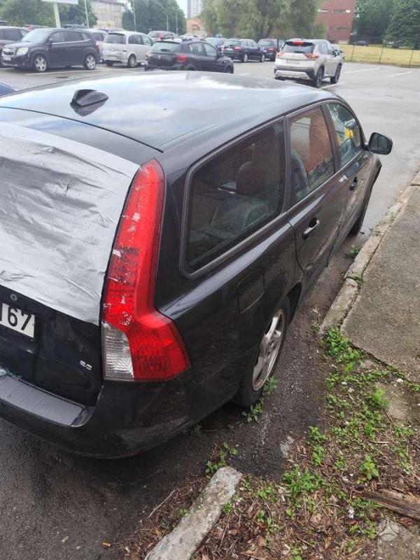 Melns Volvo V50 2011 Klaipėda, ar dzinēja tilpumu 2.00 L un nobraukumu 299 tūkst. km par 800 €, foto 5 vietnē AUTOMOTO.COM.LV