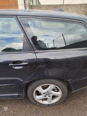 Black Volvo V50 2011 in Klaipeda, with an engine capacity of 2.00 L and mileage of 299 thousand km for 800 €, photo 8 on AUTOMOTO.COM.LV