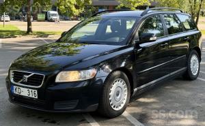 Black Volvo V50 2011 in Riga, with an engine capacity of 1.60 L and mileage of 310 thousand km for 2490 €, photo 4 on AUTOMOTO.COM.LV