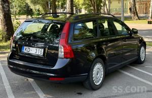 Black Volvo V50 2011 in Riga, with an engine capacity of 1.60 L and mileage of 310 thousand km for 2490 €, photo 5 on AUTOMOTO.COM.LV
