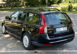 Black Volvo V50 2011 in Riga, with an engine capacity of 1.60 L and mileage of 310 thousand km for 2490 €, photo 6 on AUTOMOTO.COM.LV