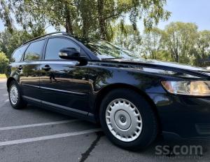 Black Volvo V50 2011 in Riga, with an engine capacity of 1.60 L and mileage of 310 thousand km for 2490 €, photo 7 on AUTOMOTO.COM.LV