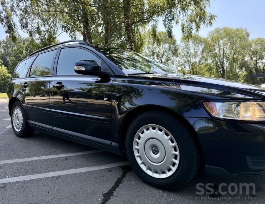 Black Volvo V50 2011 in Riga, with an engine capacity of 1.60 L and mileage of 310 thousand km for 2490 €, photo 7 on AUTOMOTO.COM.LV