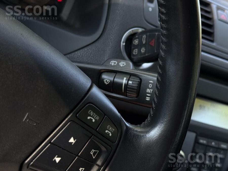 Black Volvo V50 2011 in Riga, with an engine capacity of 1.60 L and mileage of 310 thousand km for 2490 €, photo 10 on AUTOMOTO.COM.LV