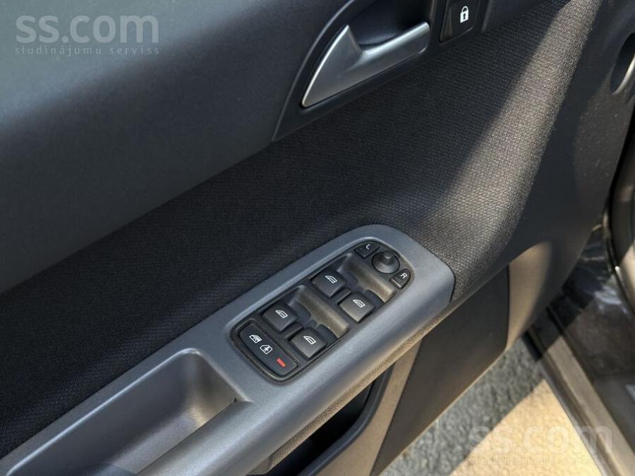 Black Volvo V50 2011 in Riga, with an engine capacity of 1.60 L and mileage of 310 thousand km for 2490 €, photo 13 on AUTOMOTO.COM.LV