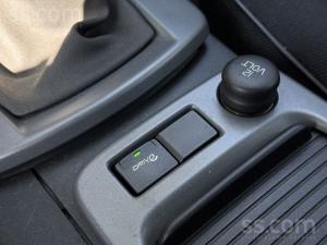 Black Volvo V50 2011 in Riga, with an engine capacity of 1.60 L and mileage of 310 thousand km for 2490 €, photo 18 on AUTOMOTO.COM.LV