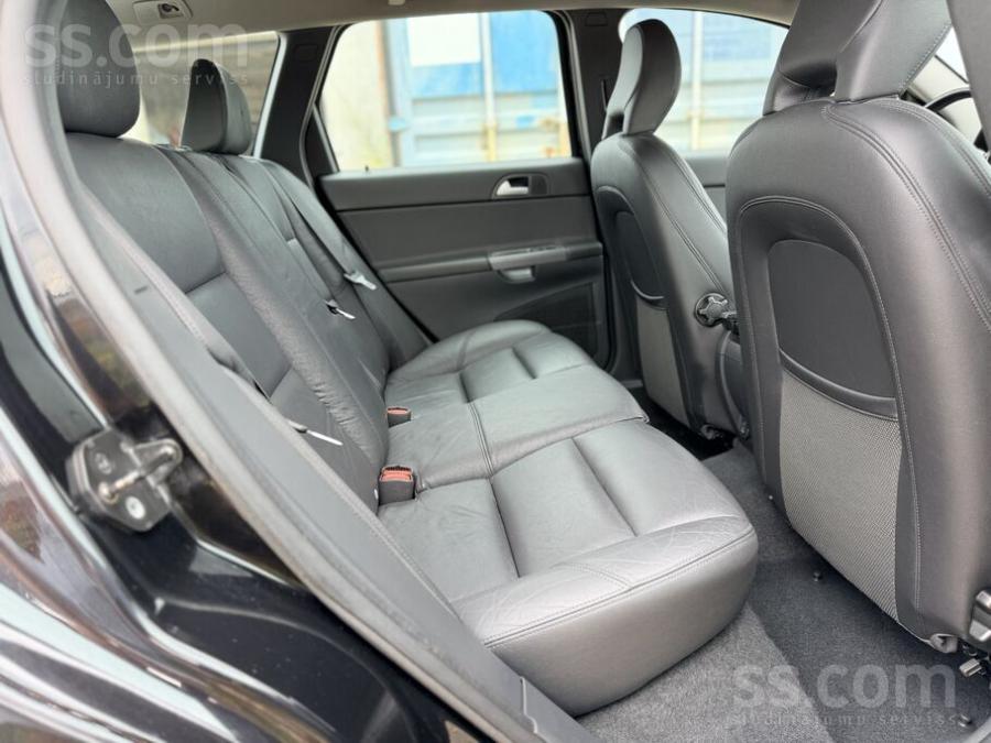 Melns Volvo V50 2011 Rīga, ar dzinēja tilpumu 2.00 L un nobraukumu 208 tūkst. km par 4995 €, foto 13 vietnē AUTOMOTO.COM.LV