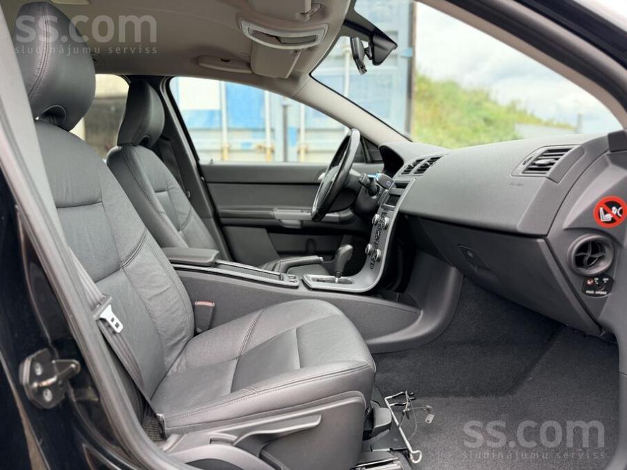 Melns Volvo V50 2011 Rīga, ar dzinēja tilpumu 2.00 L un nobraukumu 208 tūkst. km par 4995 €, foto 14 vietnē AUTOMOTO.COM.LV