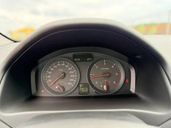 Melns Volvo V50 2011 Rīga, ar dzinēja tilpumu 2.00 L un nobraukumu 208 tūkst. km par 4995 €, foto 10 vietnē AUTOMOTO.COM.LV