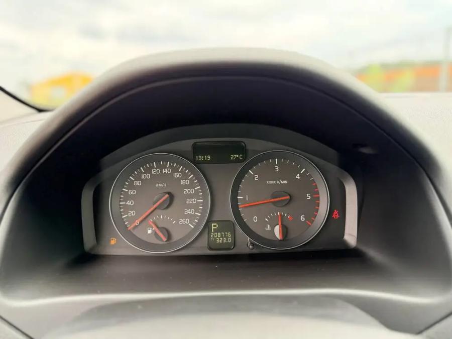 Melns Volvo V50 2011 Rīga, ar dzinēja tilpumu 2.00 L un nobraukumu 208 tūkst. km par 4995 €, foto 11 vietnē AUTOMOTO.COM.LV