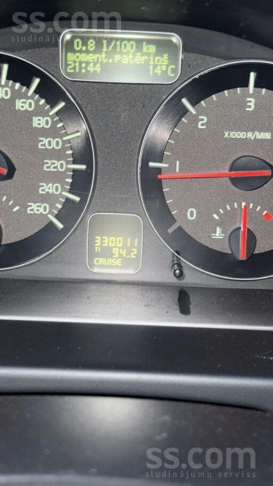 Melns Volvo V50 2011 Rīga, ar dzinēja tilpumu 1.60 L un nobraukumu 333 tūkst. km par 3980 €, foto 3 vietnē AUTOMOTO.COM.LV