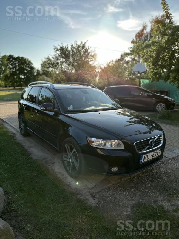 Melns Volvo V50 2011 Rīga, ar dzinēja tilpumu 1.60 L un nobraukumu 333 tūkst. km par 3980 €, foto 4 vietnē AUTOMOTO.COM.LV