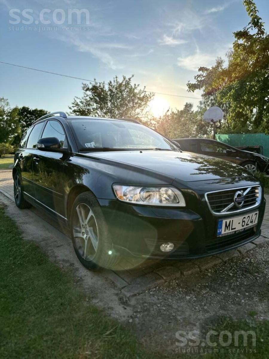 Melns Volvo V50 2011 Rīga, ar dzinēja tilpumu 1.60 L un nobraukumu 333 tūkst. km par 3980 €, foto 6 vietnē AUTOMOTO.COM.LV