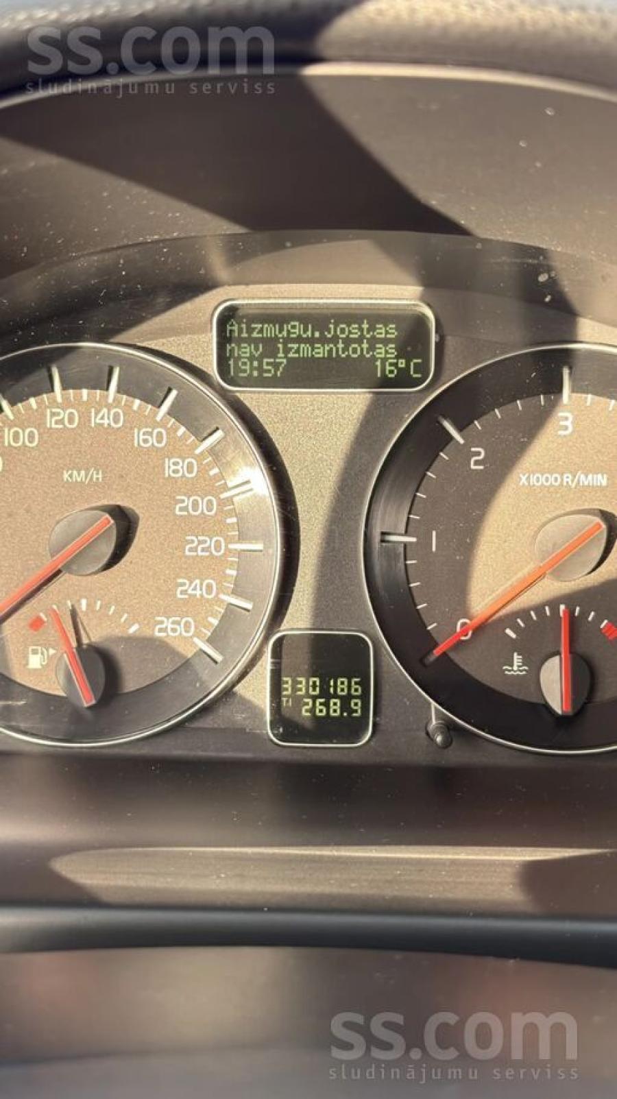 Melns Volvo V50 2011 Rīga, ar dzinēja tilpumu 1.60 L un nobraukumu 333 tūkst. km par 3980 €, foto 17 vietnē AUTOMOTO.COM.LV
