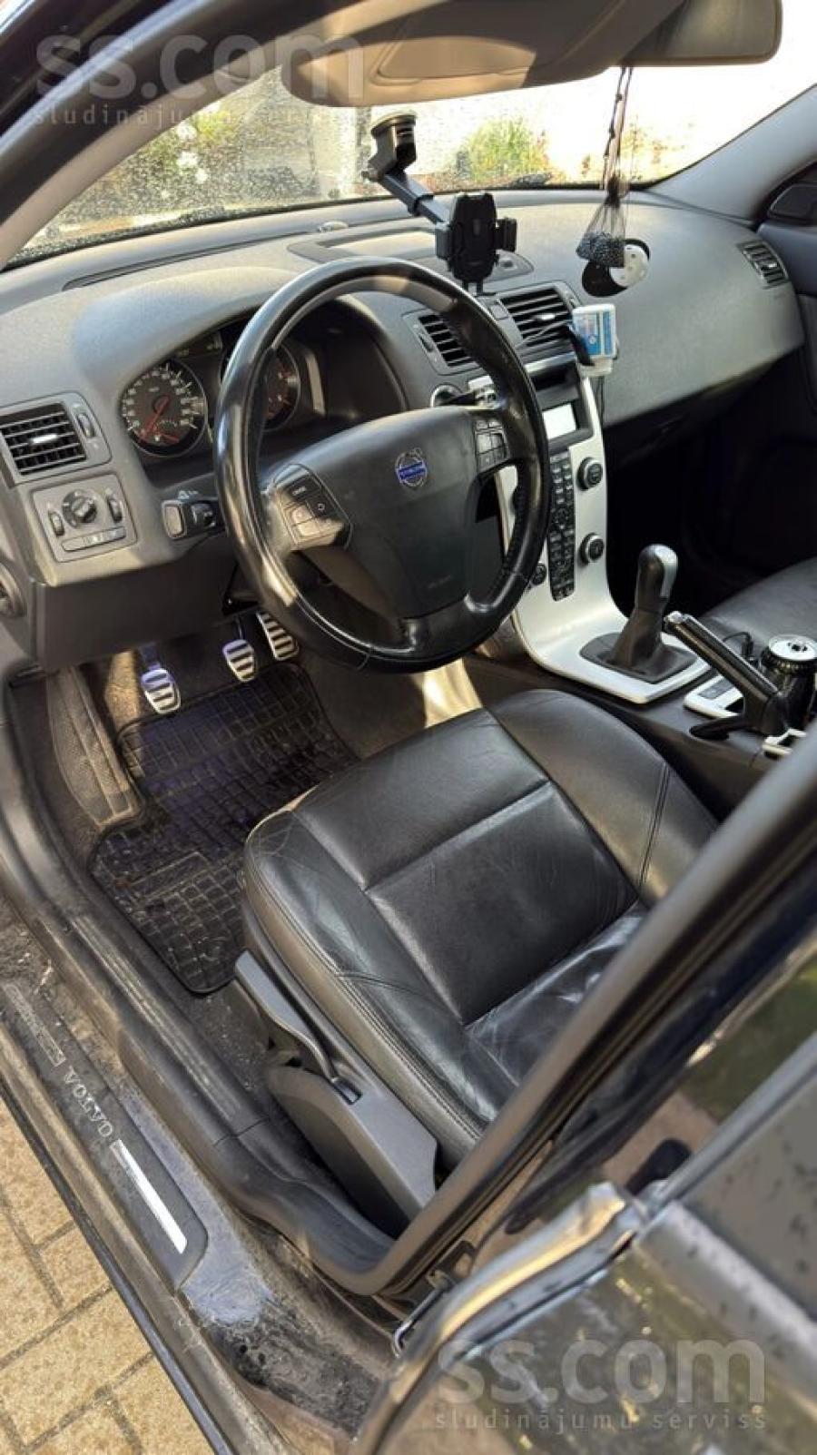 Melns Volvo V50 2011 Rīga, ar dzinēja tilpumu 1.60 L un nobraukumu 333 tūkst. km par 3980 €, foto 18 vietnē AUTOMOTO.COM.LV