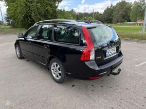 Black Volvo V50 2011 in Kelme, with an engine capacity of 1.56 L and mileage of 217 thousand km for 3350 €, photo 7 on AUTOMOTO.COM.LV