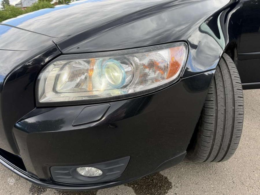 Black Volvo V50 2011 in Kelme, with an engine capacity of 1.56 L and mileage of 217 thousand km for 3350 €, photo 9 on AUTOMOTO.COM.LV