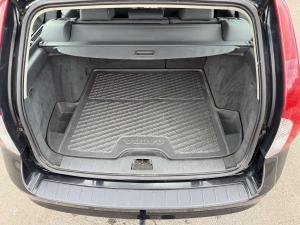 Black Volvo V50 2011 in Kelme, with an engine capacity of 1.56 L and mileage of 217 thousand km for 3350 €, photo 12 on AUTOMOTO.COM.LV