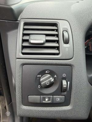 Black Volvo V50 2011 in Kelme, with an engine capacity of 1.56 L and mileage of 217 thousand km for 3350 €, photo 13 on AUTOMOTO.COM.LV
