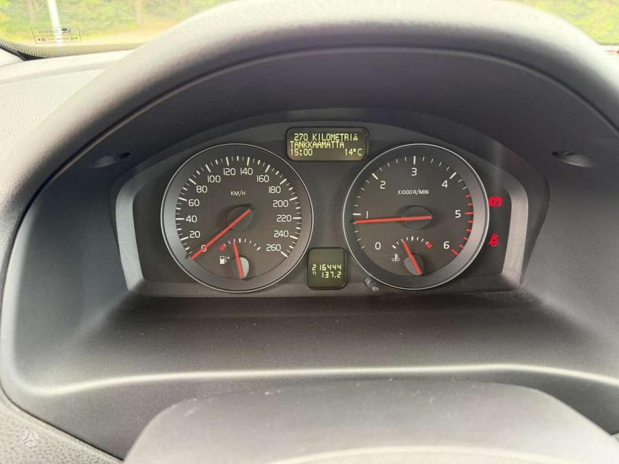 Black Volvo V50 2011 in Kelme, with an engine capacity of 1.56 L and mileage of 217 thousand km for 3350 €, photo 15 on AUTOMOTO.COM.LV