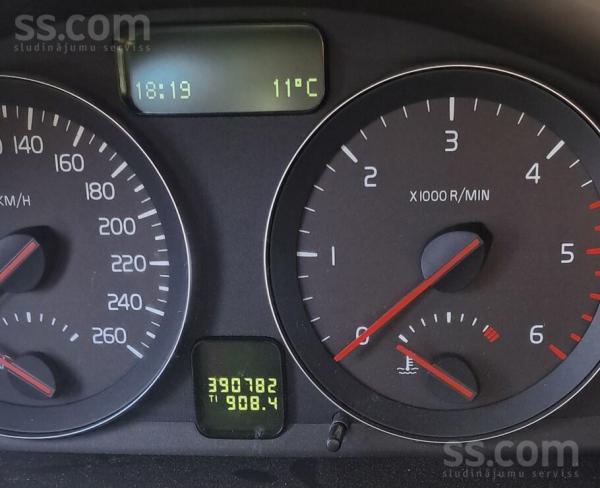 Черный Вольво В50 2011 в Рига, объемом двигателя 1.60 л и пробегом 391 тыс. км за 1850 €, фото 10 на AUTOMOTO.COM.LV