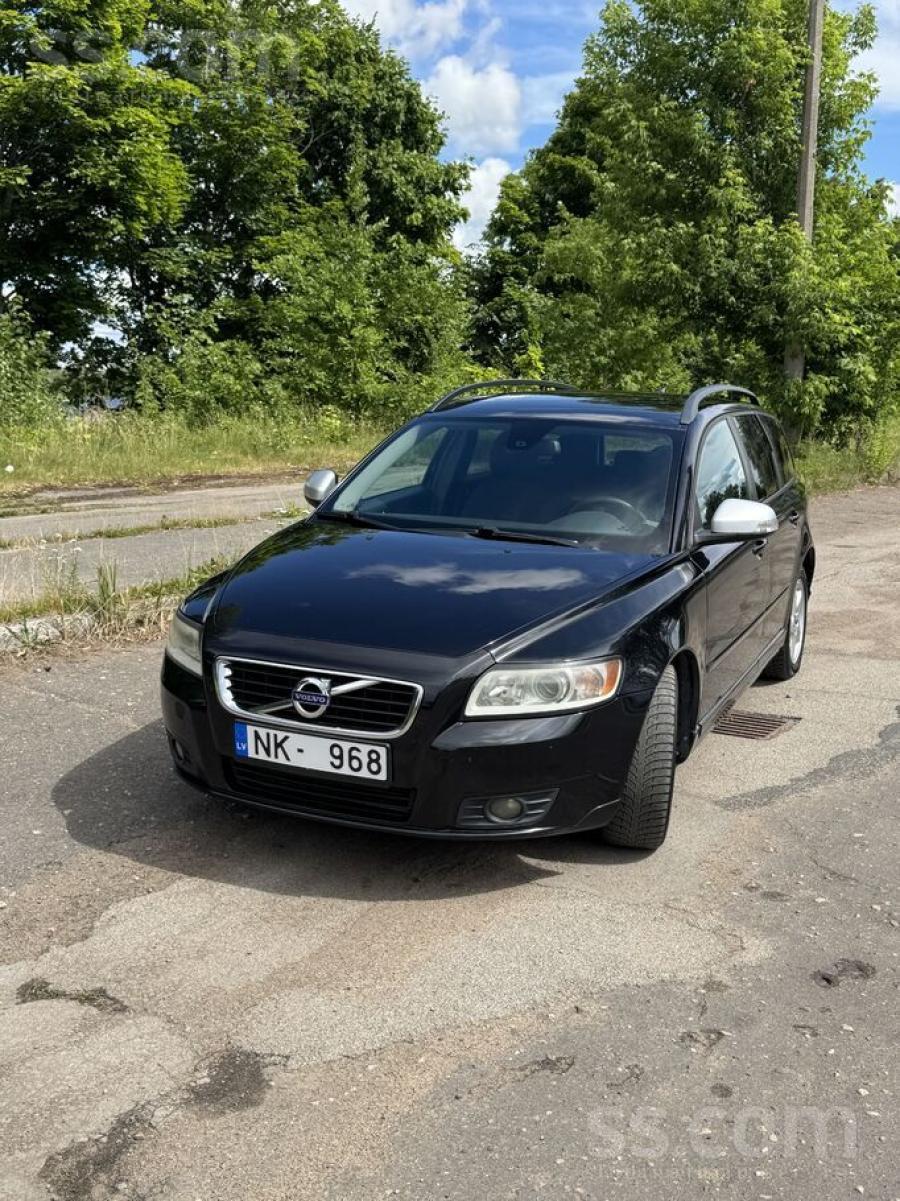 Melns Volvo V50 2011 Rīga, ar dzinēja tilpumu 2.00 L un nobraukumu 364 tūkst. km par 2500 €, foto 3 vietnē AUTOMOTO.COM.LV