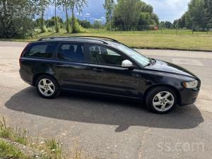 Melns Volvo V50 2011 Rīga, ar dzinēja tilpumu 2.00 L un nobraukumu 364 tūkst. km par 2500 €, foto 4 vietnē AUTOMOTO.COM.LV