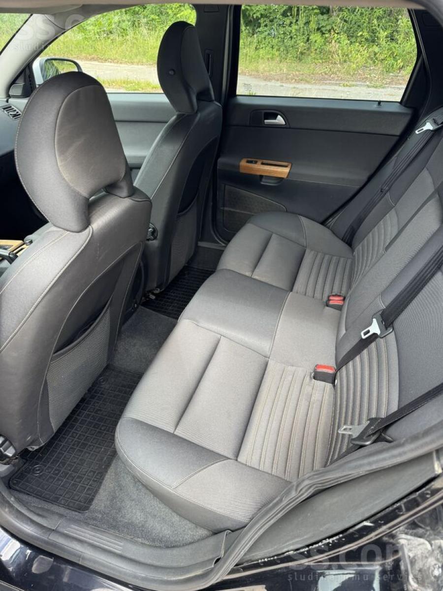 Melns Volvo V50 2011 Rīga, ar dzinēja tilpumu 2.00 L un nobraukumu 364 tūkst. km par 2500 €, foto 9 vietnē AUTOMOTO.COM.LV