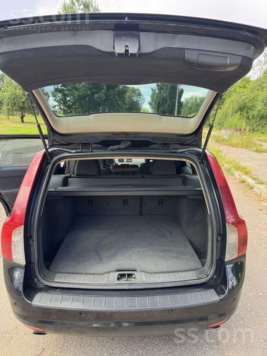 Melns Volvo V50 2011 Rīga, ar dzinēja tilpumu 2.00 L un nobraukumu 364 tūkst. km par 2500 €, foto 10 vietnē AUTOMOTO.COM.LV