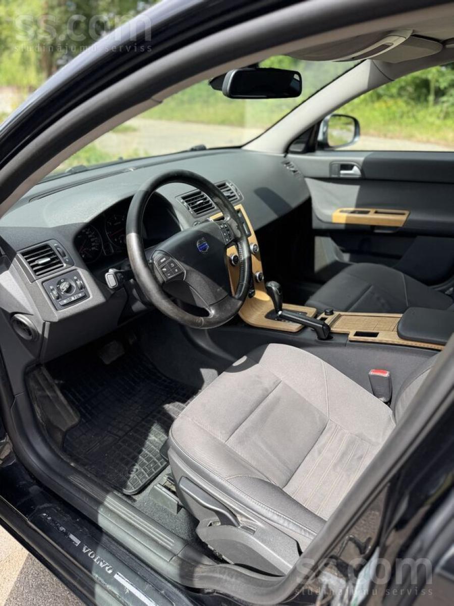 Melns Volvo V50 2011 Rīga, ar dzinēja tilpumu 2.00 L un nobraukumu 364 tūkst. km par 2500 €, foto 13 vietnē AUTOMOTO.COM.LV