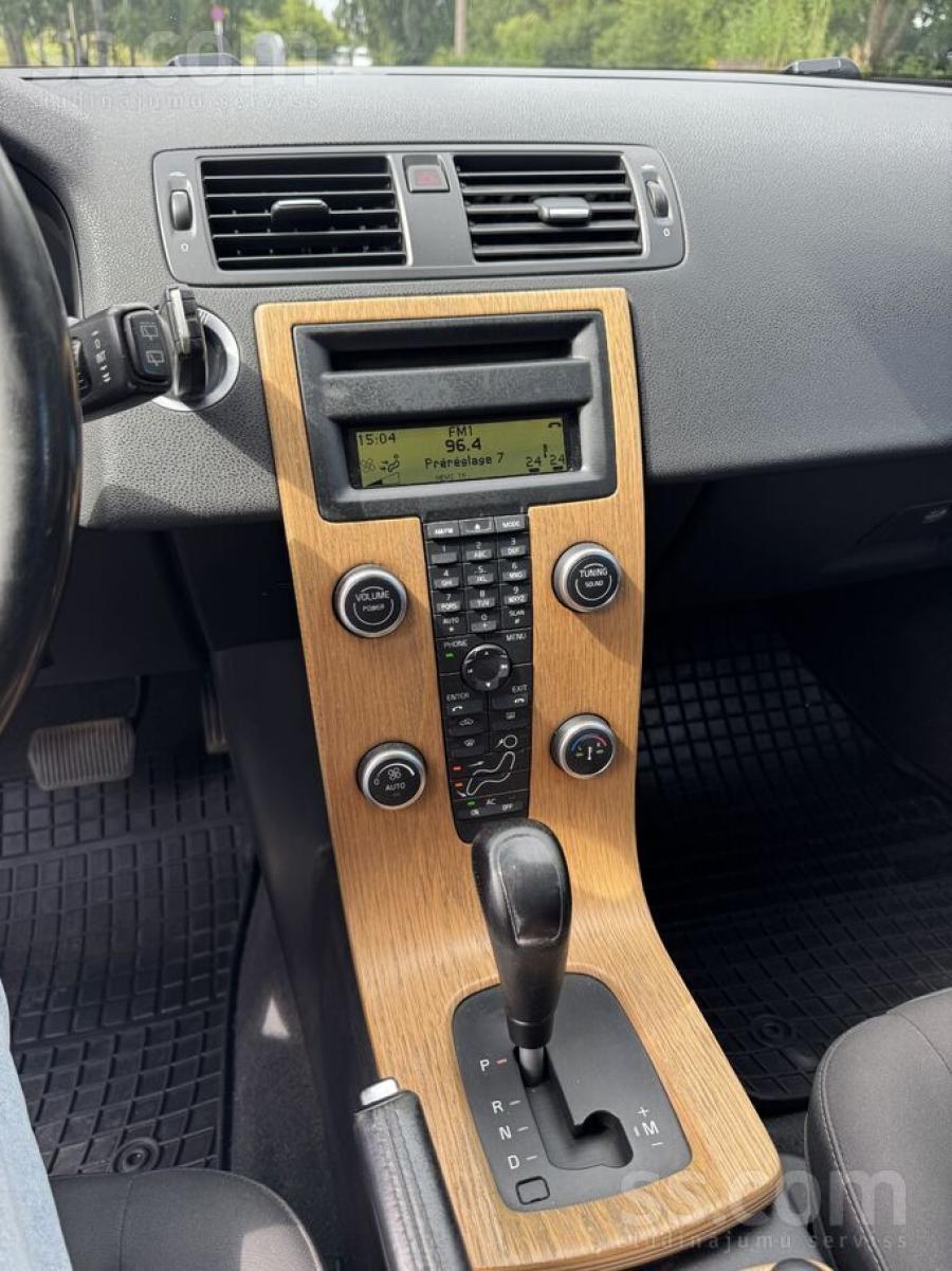 Melns Volvo V50 2011 Rīga, ar dzinēja tilpumu 2.00 L un nobraukumu 364 tūkst. km par 2500 €, foto 14 vietnē AUTOMOTO.COM.LV
