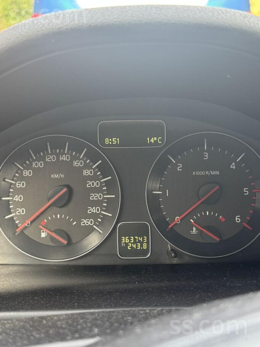 Melns Volvo V50 2011 Rīga, ar dzinēja tilpumu 2.00 L un nobraukumu 364 tūkst. km par 2500 €, foto 21 vietnē AUTOMOTO.COM.LV